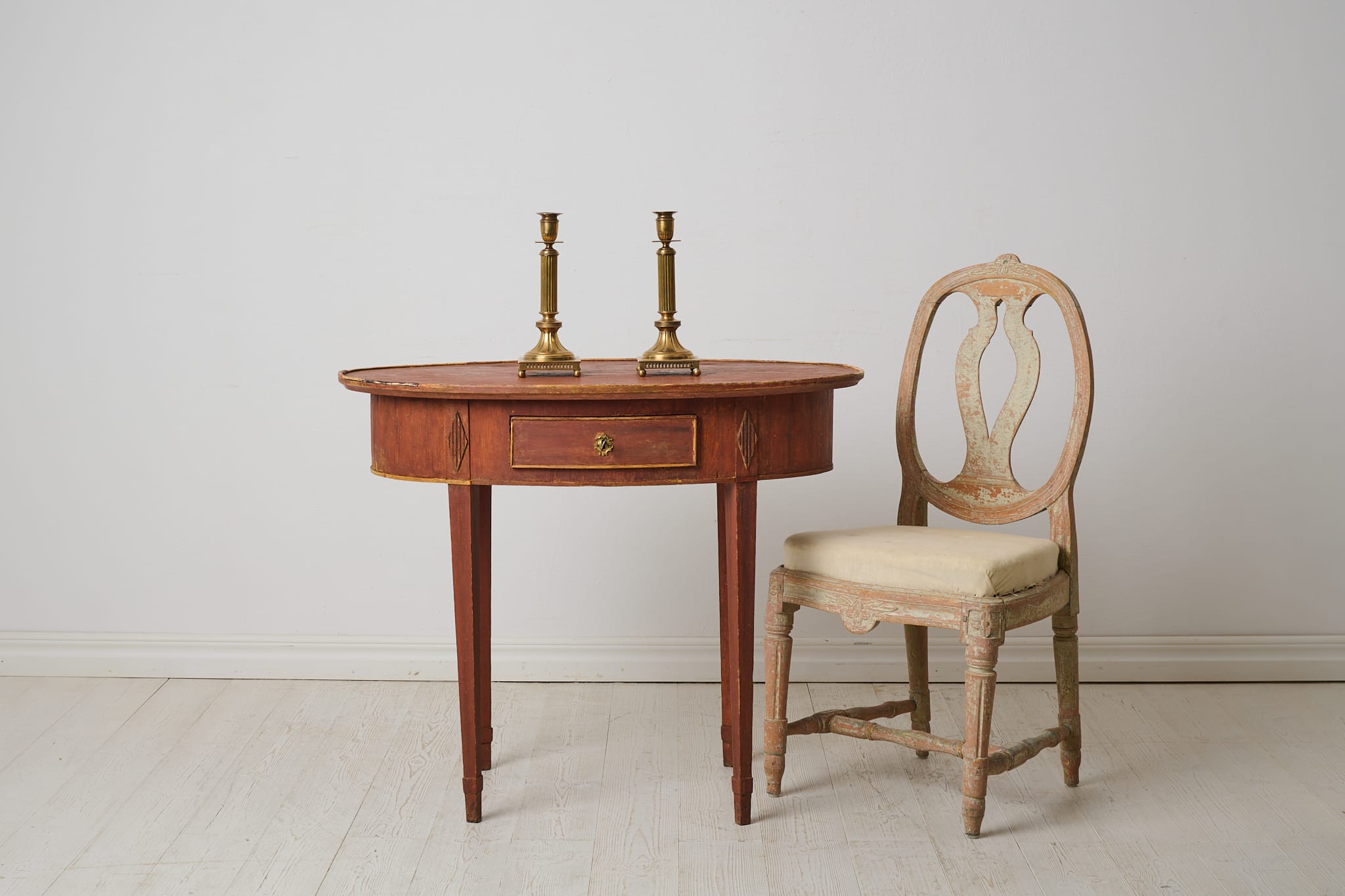 Classic Gustavian Side Table from the Late 1700s - Frånö Antik